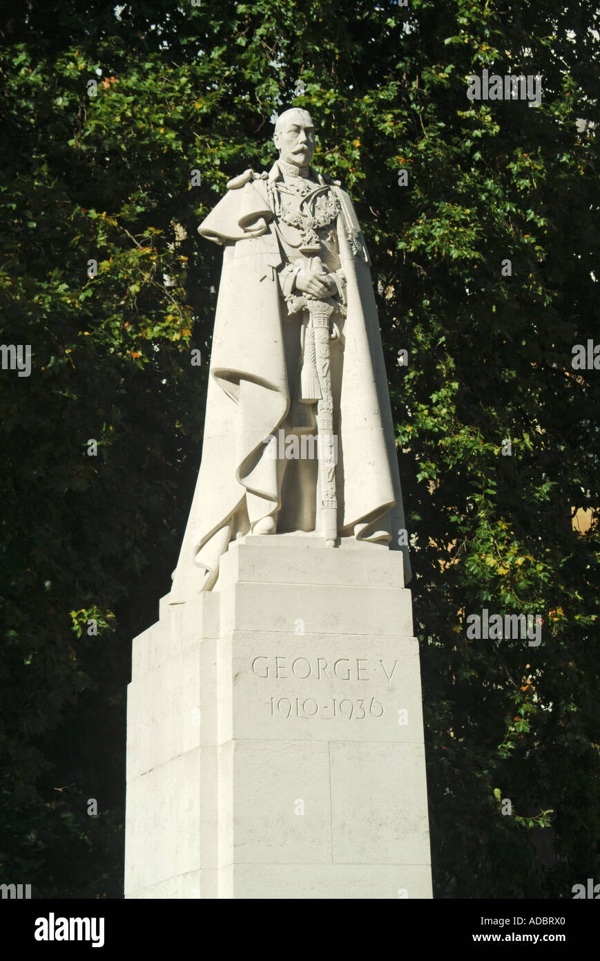 Statue king george outside westminster hi-res stock photography and ...