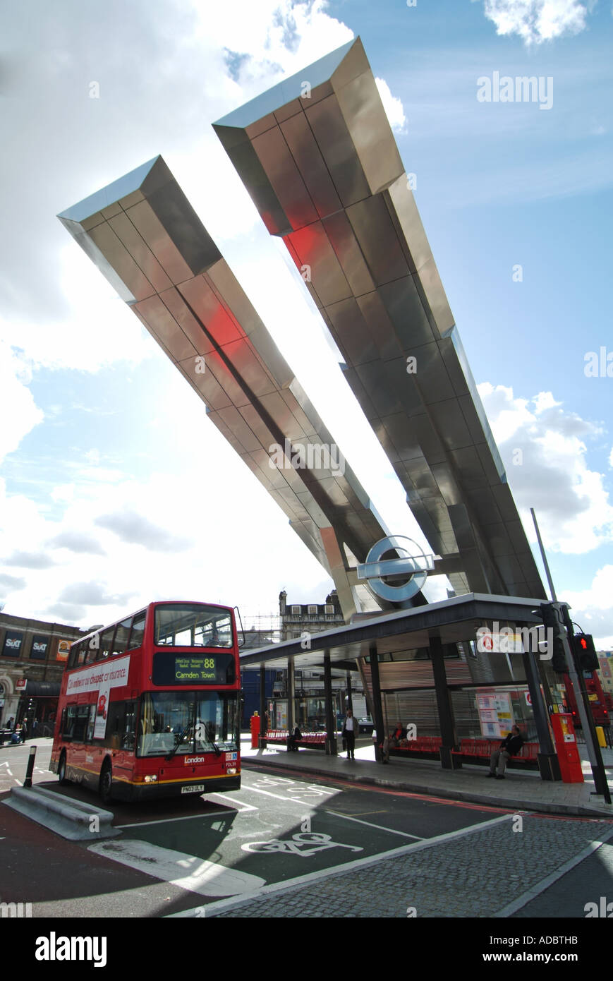 Vauxhall Cross bus station and interchange stop to connect with ...