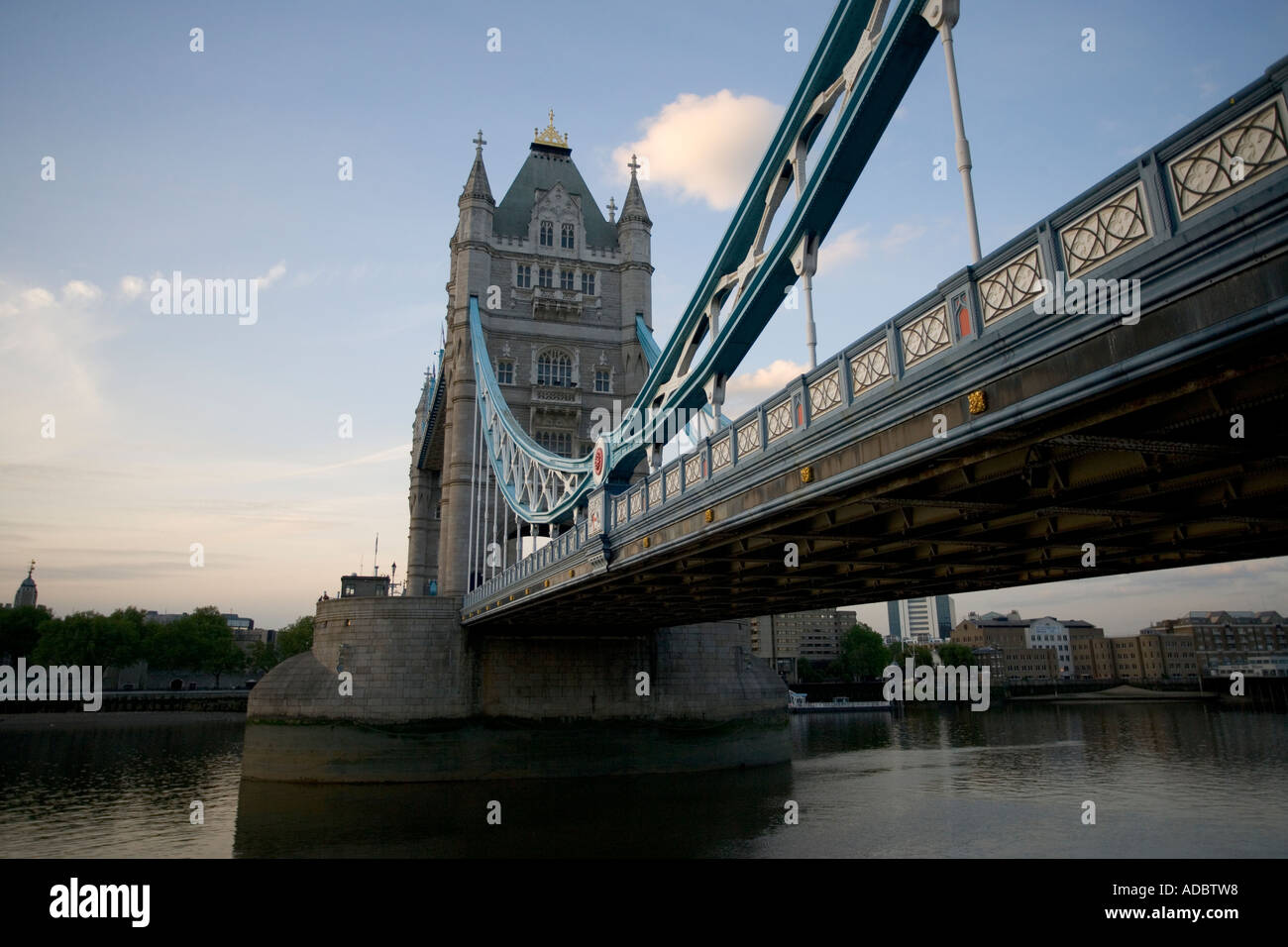 London bridges hi-res stock photography and images - Alamy