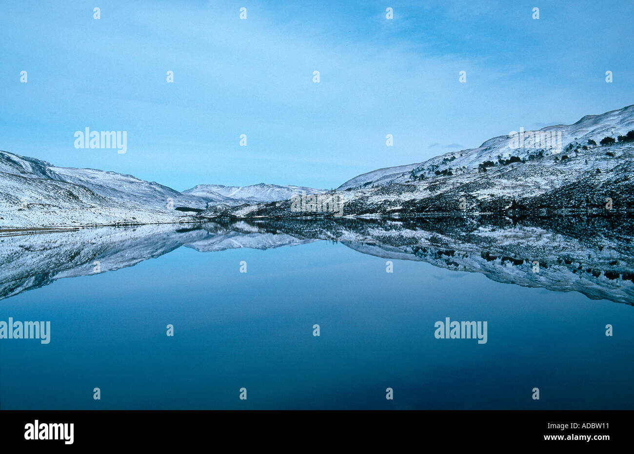 Loch mullardoch hi-res stock photography and images - Alamy