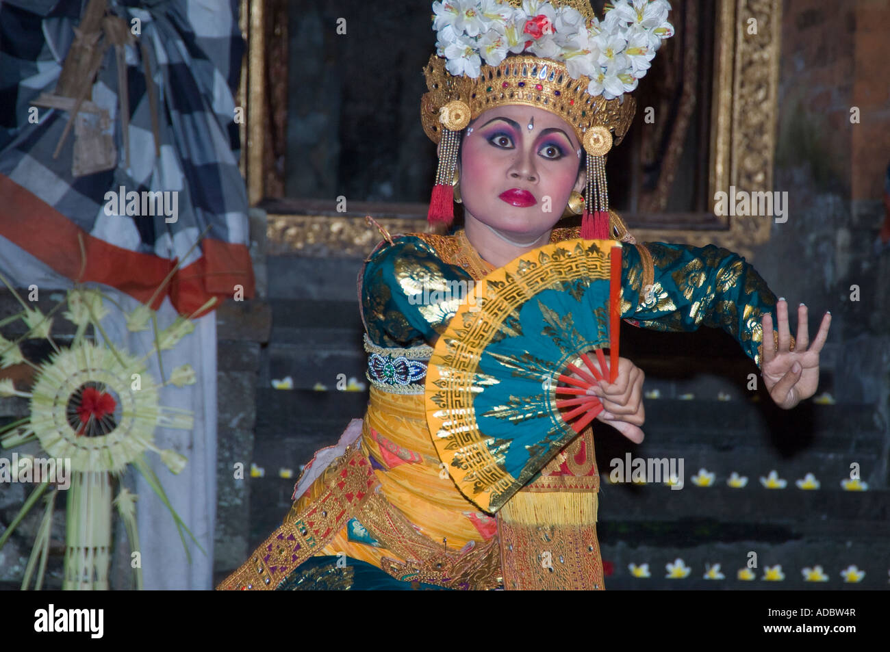 A Balinese legong dancer Stock Photo - Alamy