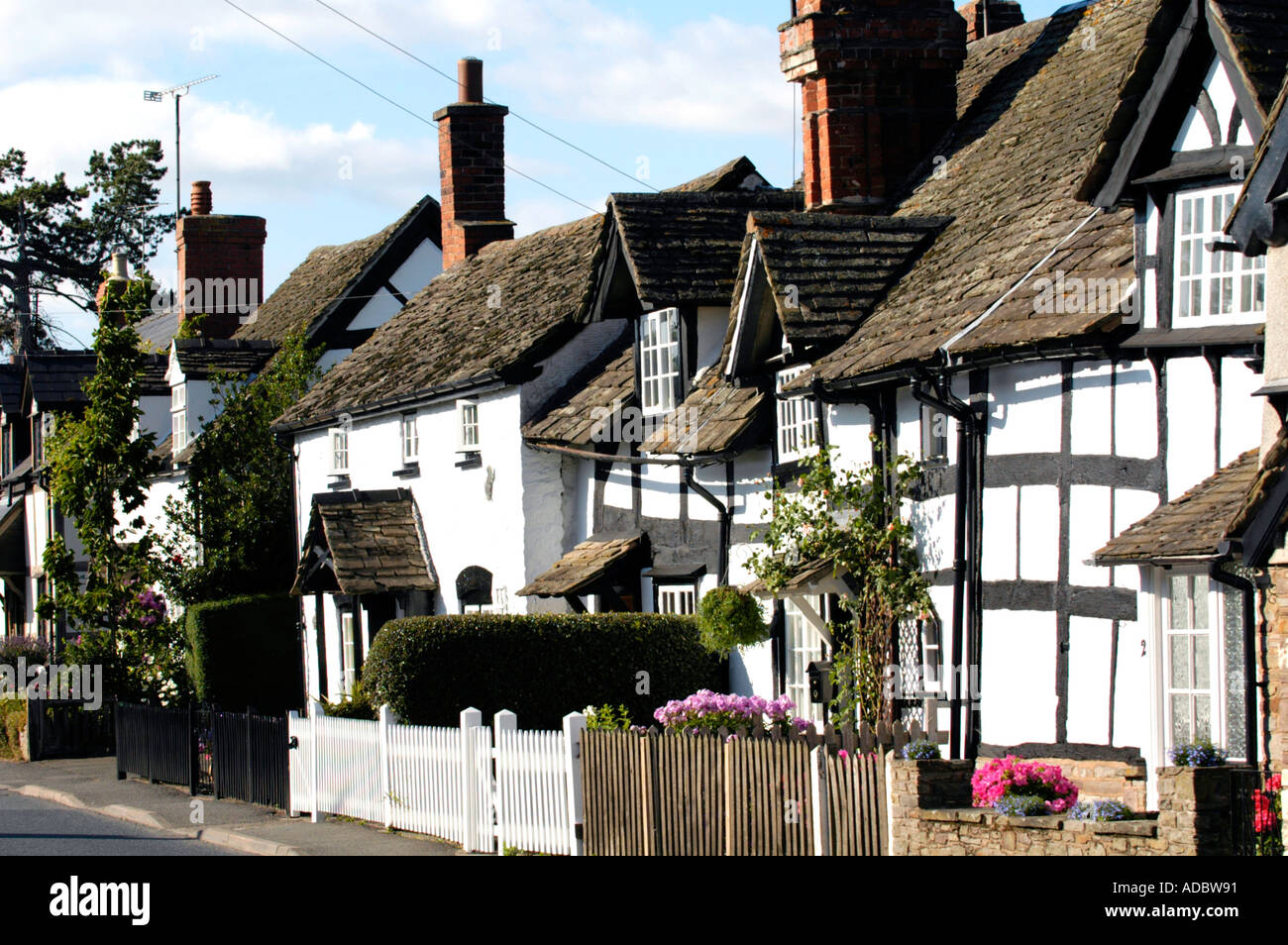 Vernacular style cottages hi-res stock photography and images - Alamy