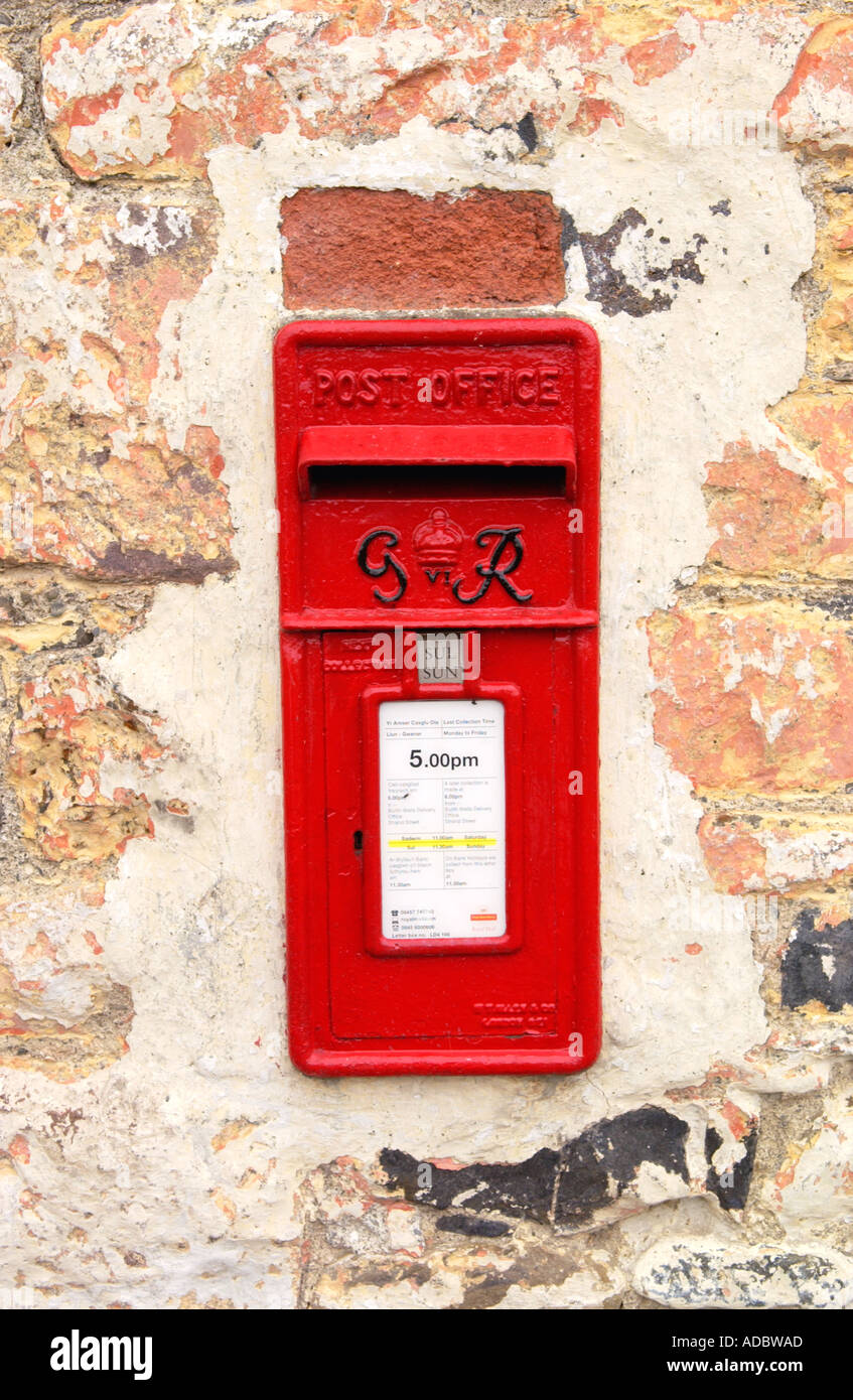 Red post box gpo hi-res stock photography and images - Alamy