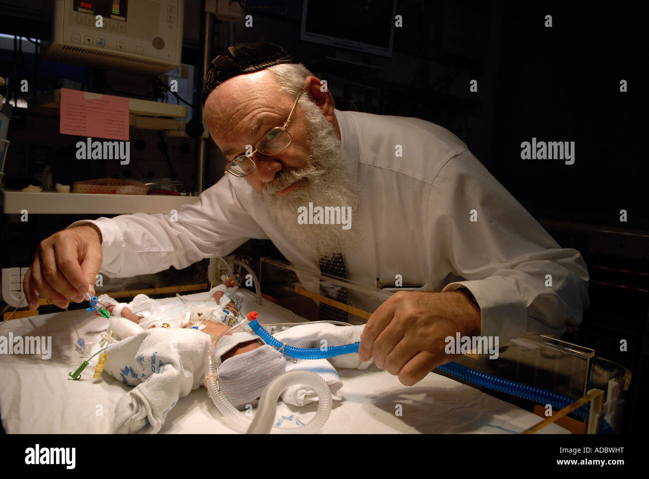 Religious jewish doctor hi-res stock photography and images - Alamy