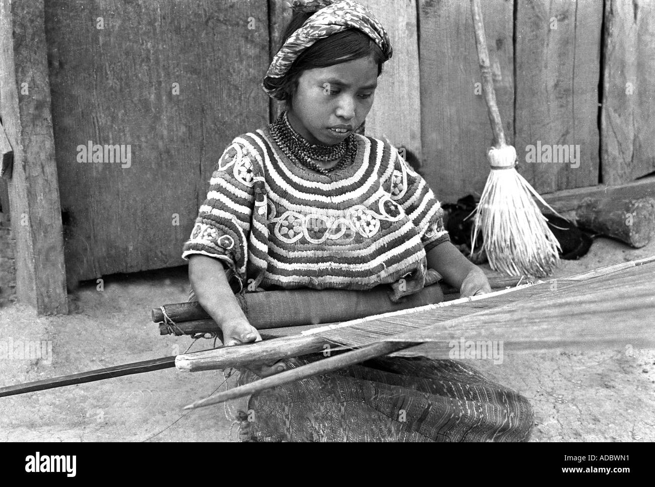 Guatemala Central America A young girl Weaving Stock Photo - Alamy