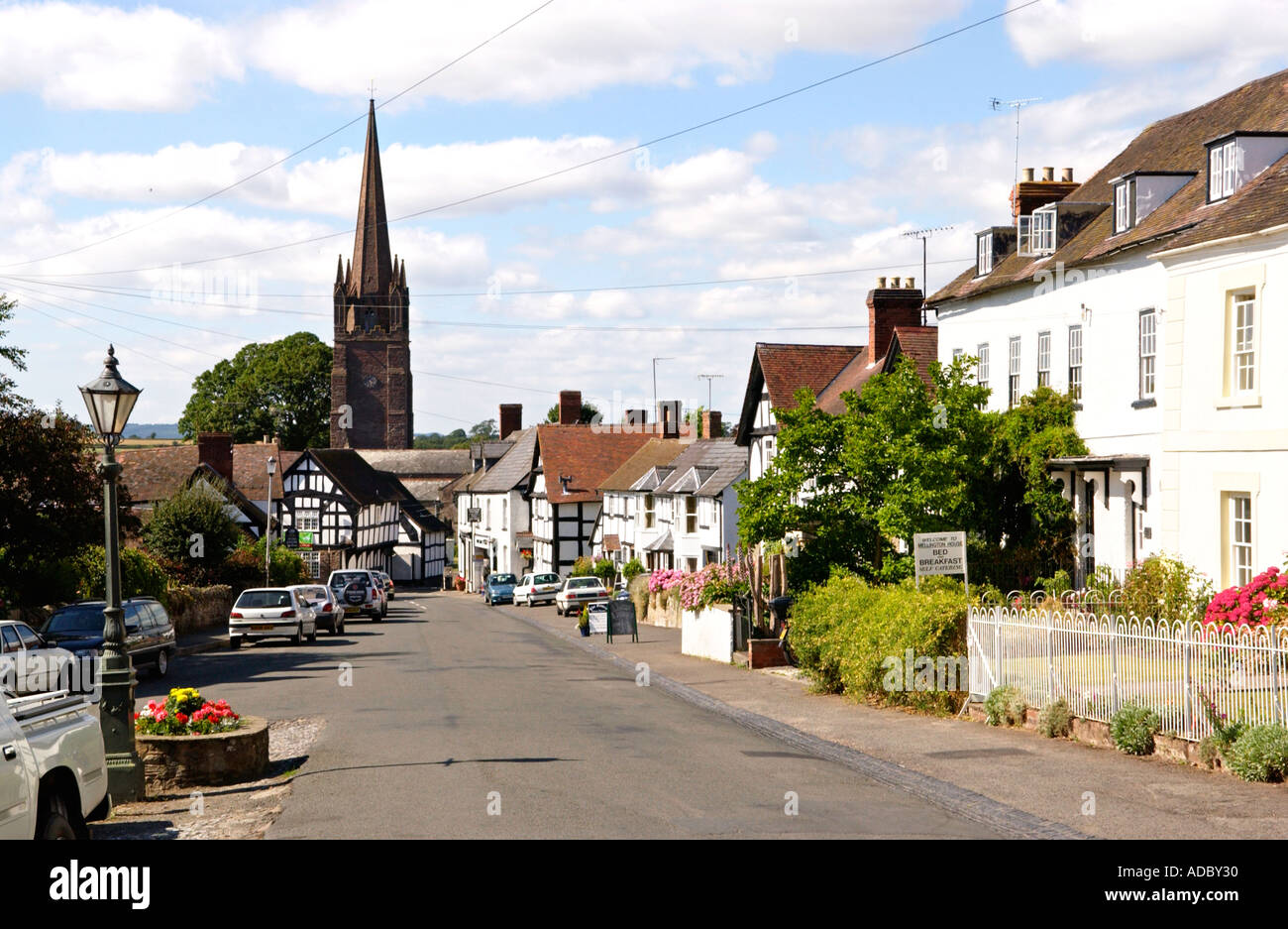 Vernacular architecture uk village hi-res stock photography and images ...