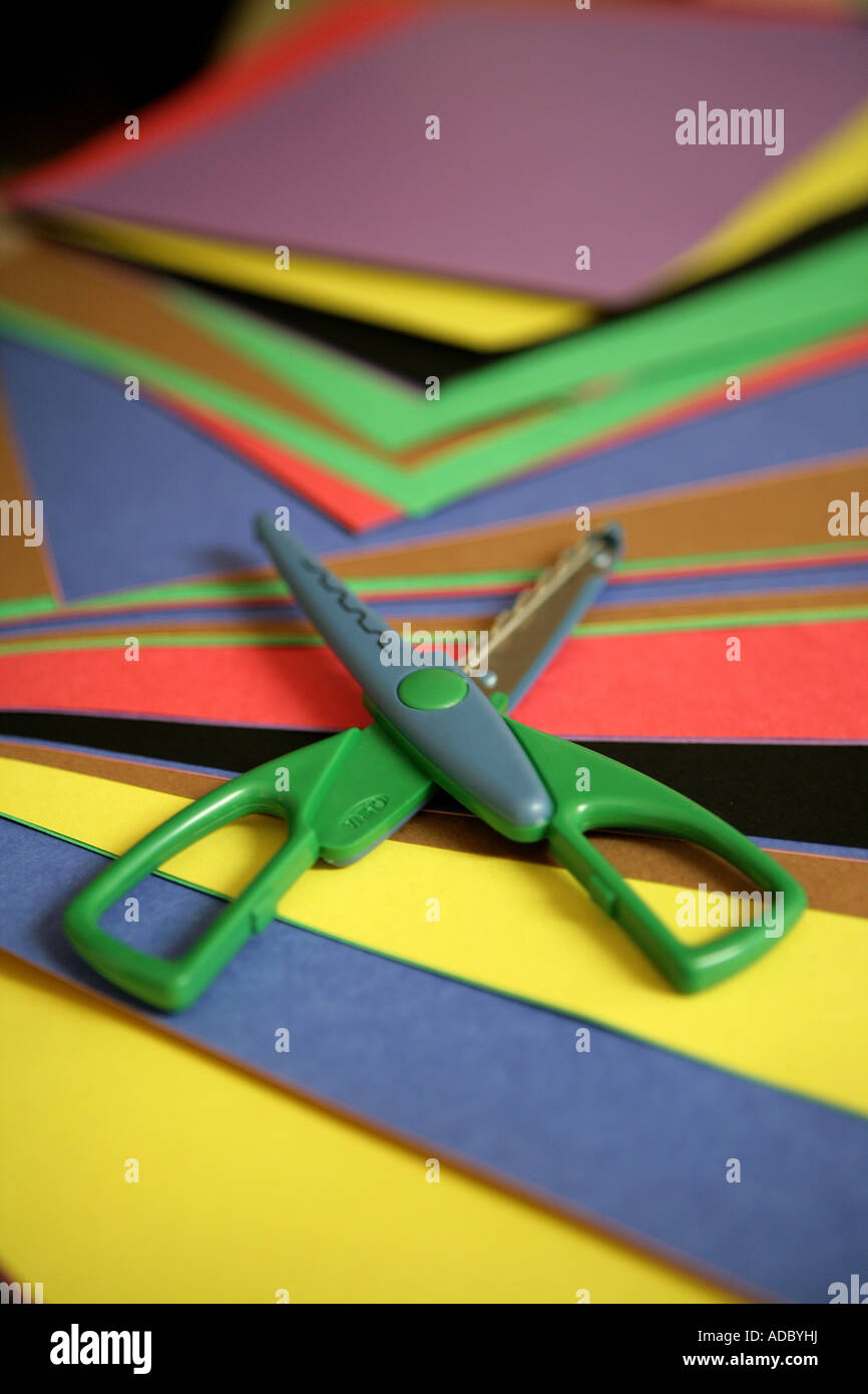 Craft set of scissors and colorful paper Stock Photo - Alamy