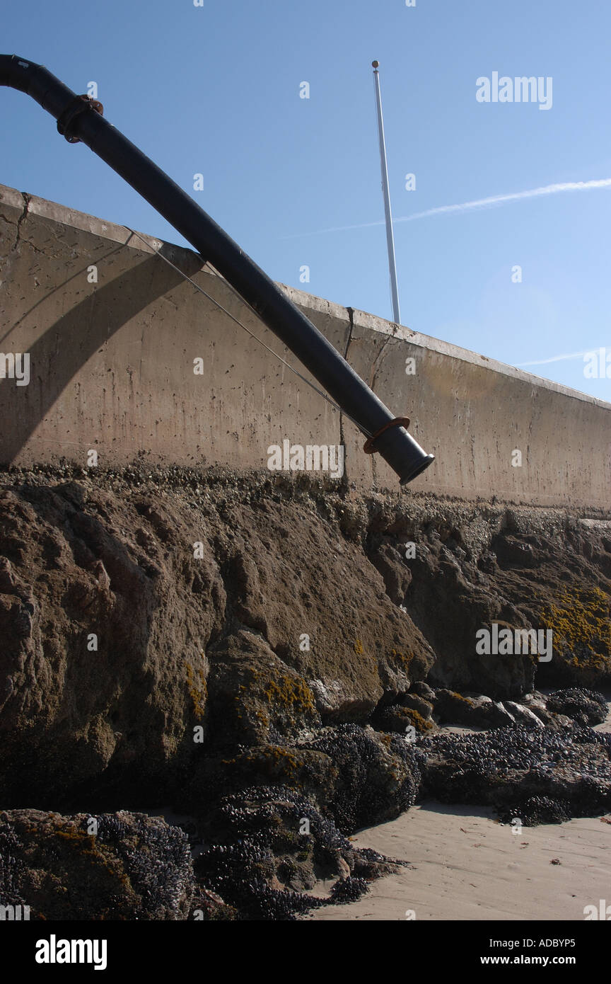 Dredge pipe hi-res stock photography and images - Alamy