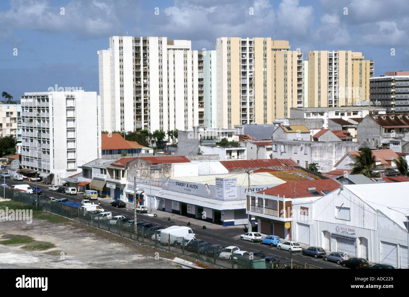 High rise building car parking hi-res stock photography and images - Alamy