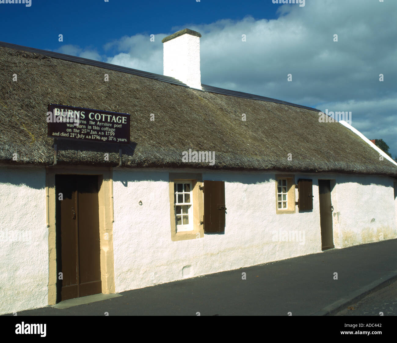 Robert burns cottage hi-res stock photography and images - Alamy
