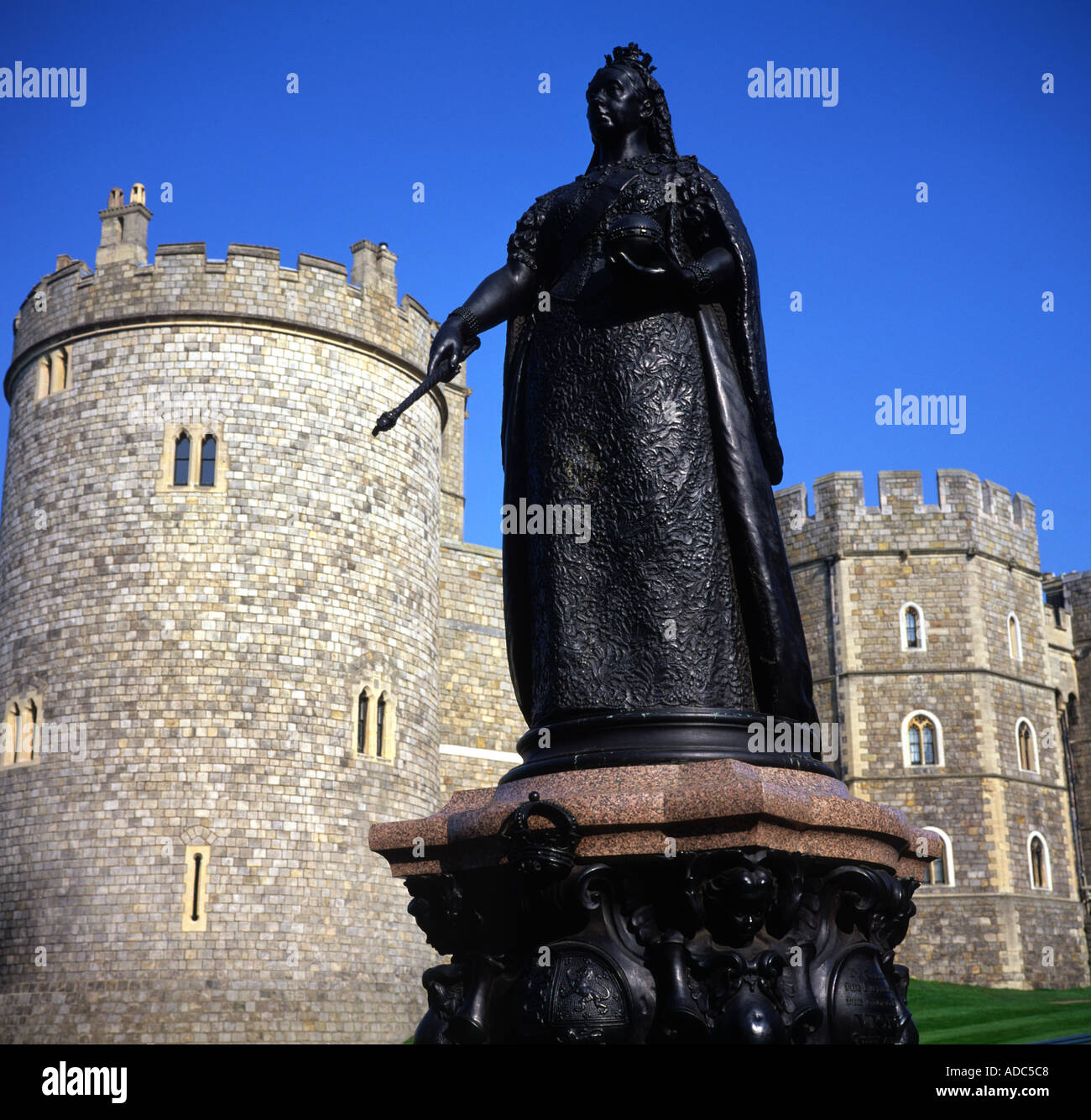 Statue of Queen Victoria Windsor castle Berkshire England Stock Photo ...