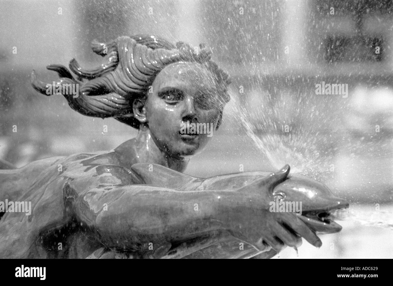 Fountain statue at Trafalgar Square Stock Photo - Alamy