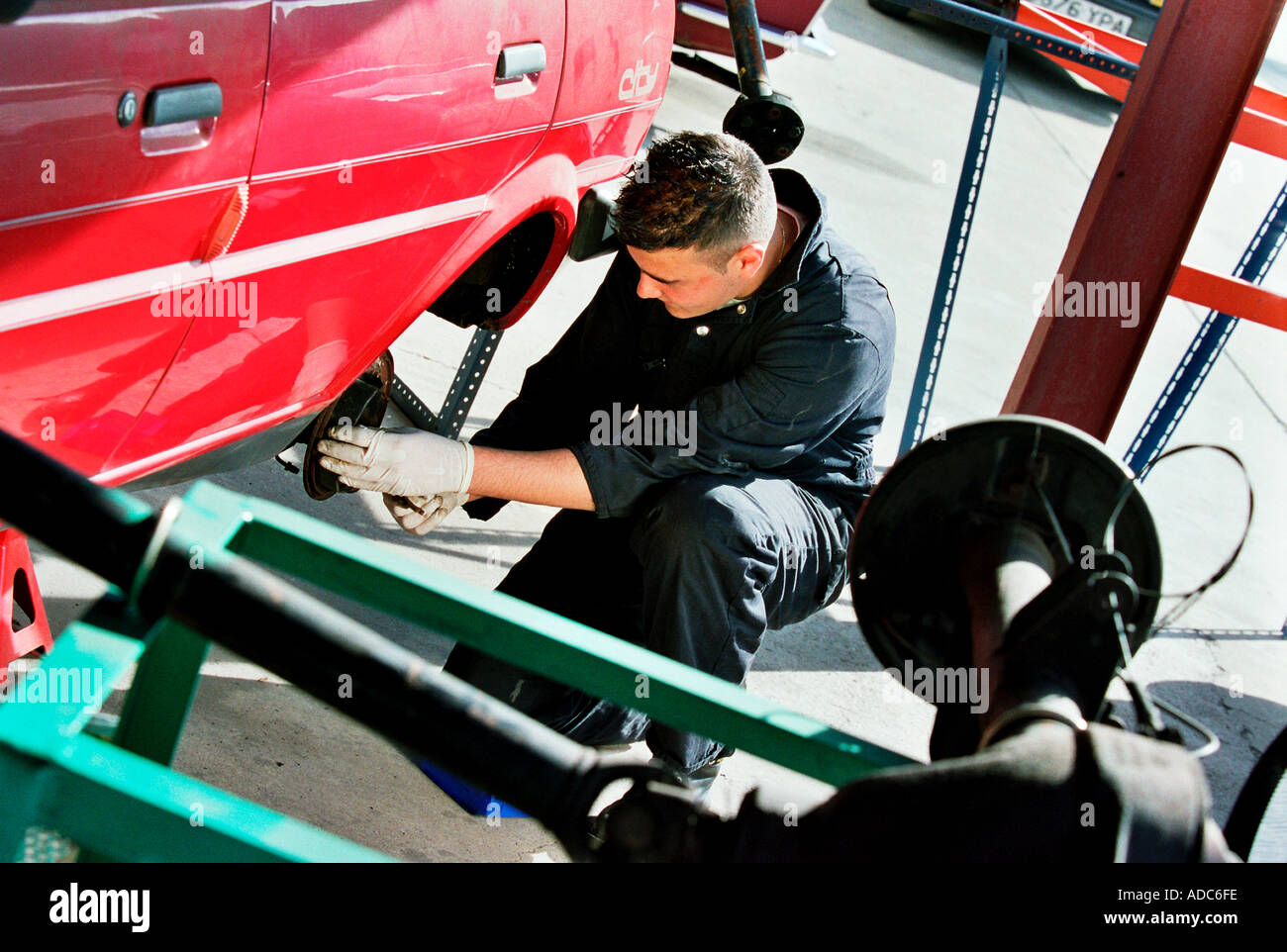 Mechanic garage uk hi-res stock photography and images - Alamy