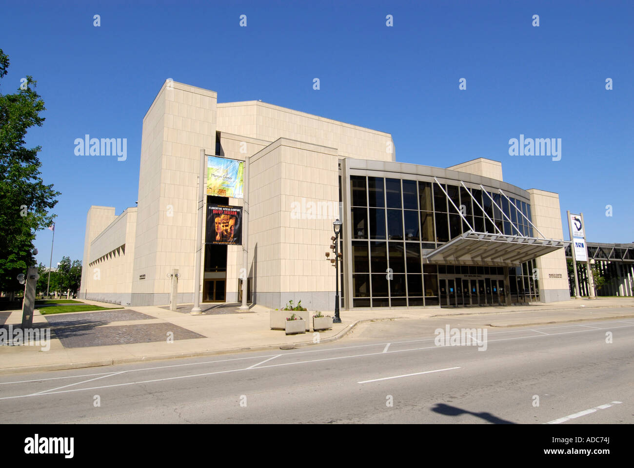 Milwaukee center hi-res stock photography and images - Alamy