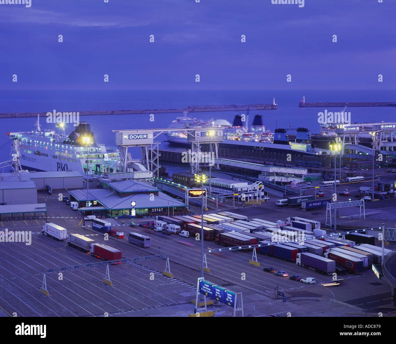 Dover docks hi-res stock photography and images - Alamy