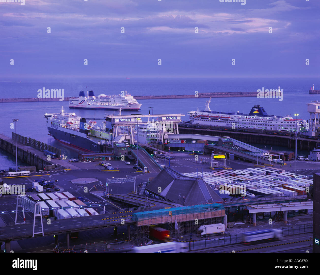 Dover docks hi-res stock photography and images - Alamy