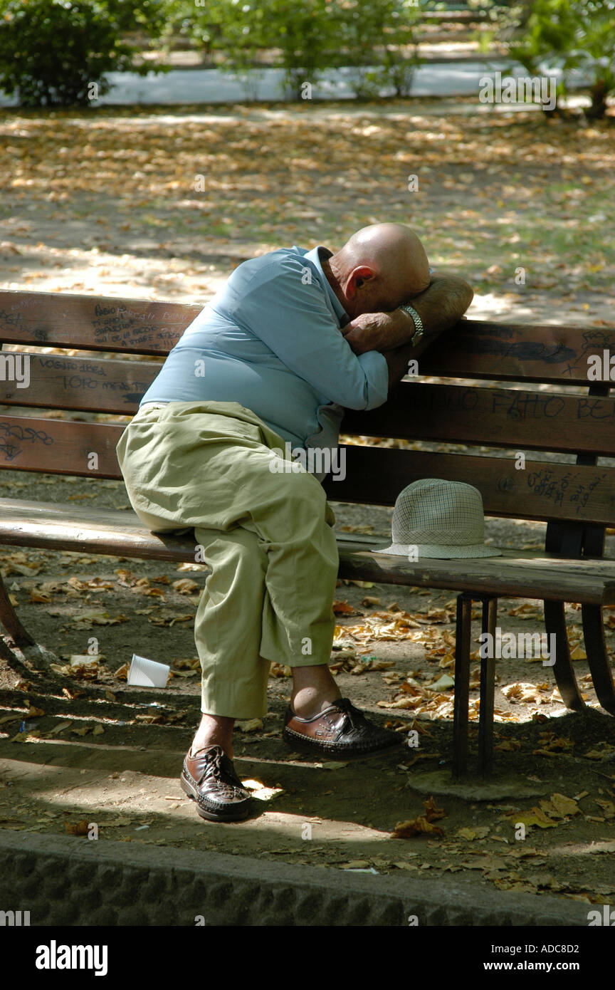 Italian man asleep on a park bench Stock Photo - Alamy