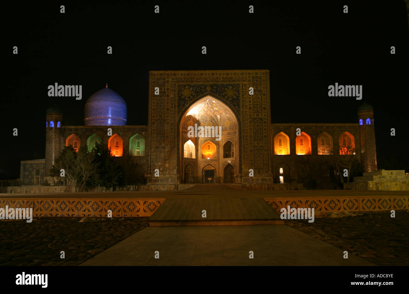 Registan square in center samarkand hi-res stock photography and images ...