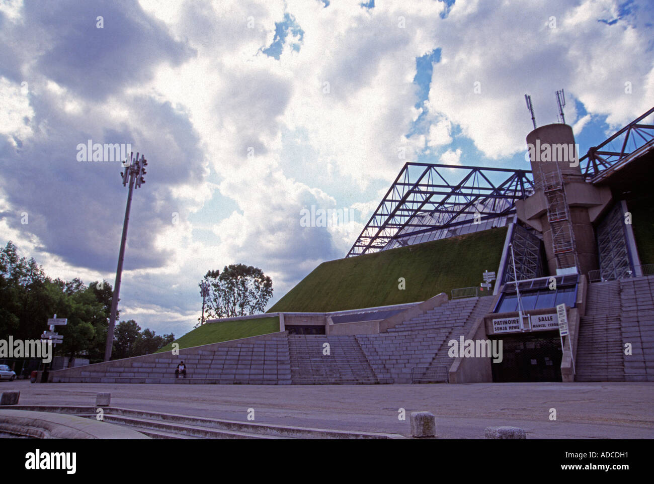 Football stadium entrance tunnel hi-res stock photography and images ...