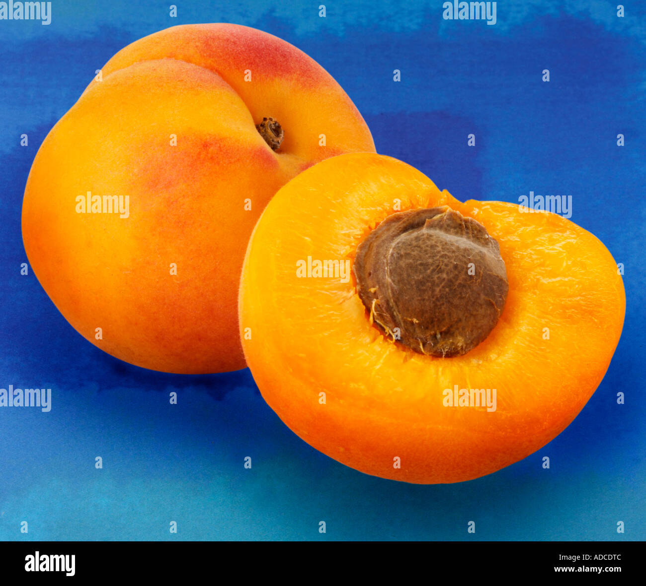 Two whole apricots hi-res stock photography and images - Alamy
