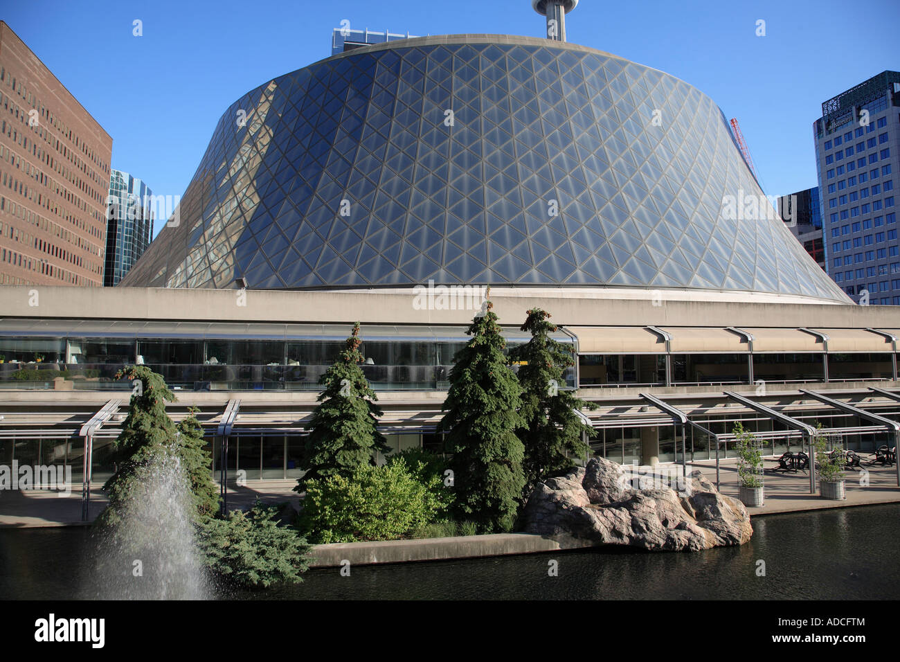 Roy thomson hall toronto hi-res stock photography and images - Alamy