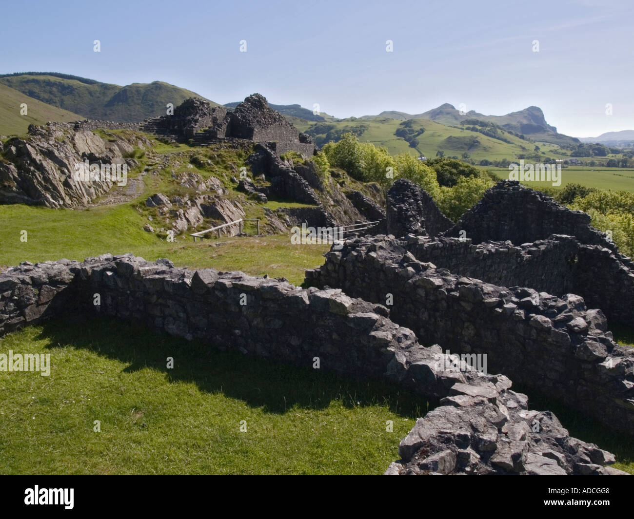 Castell-y-Bere 13th century ruins in Upper Dysynni valley in Snowdonia ...