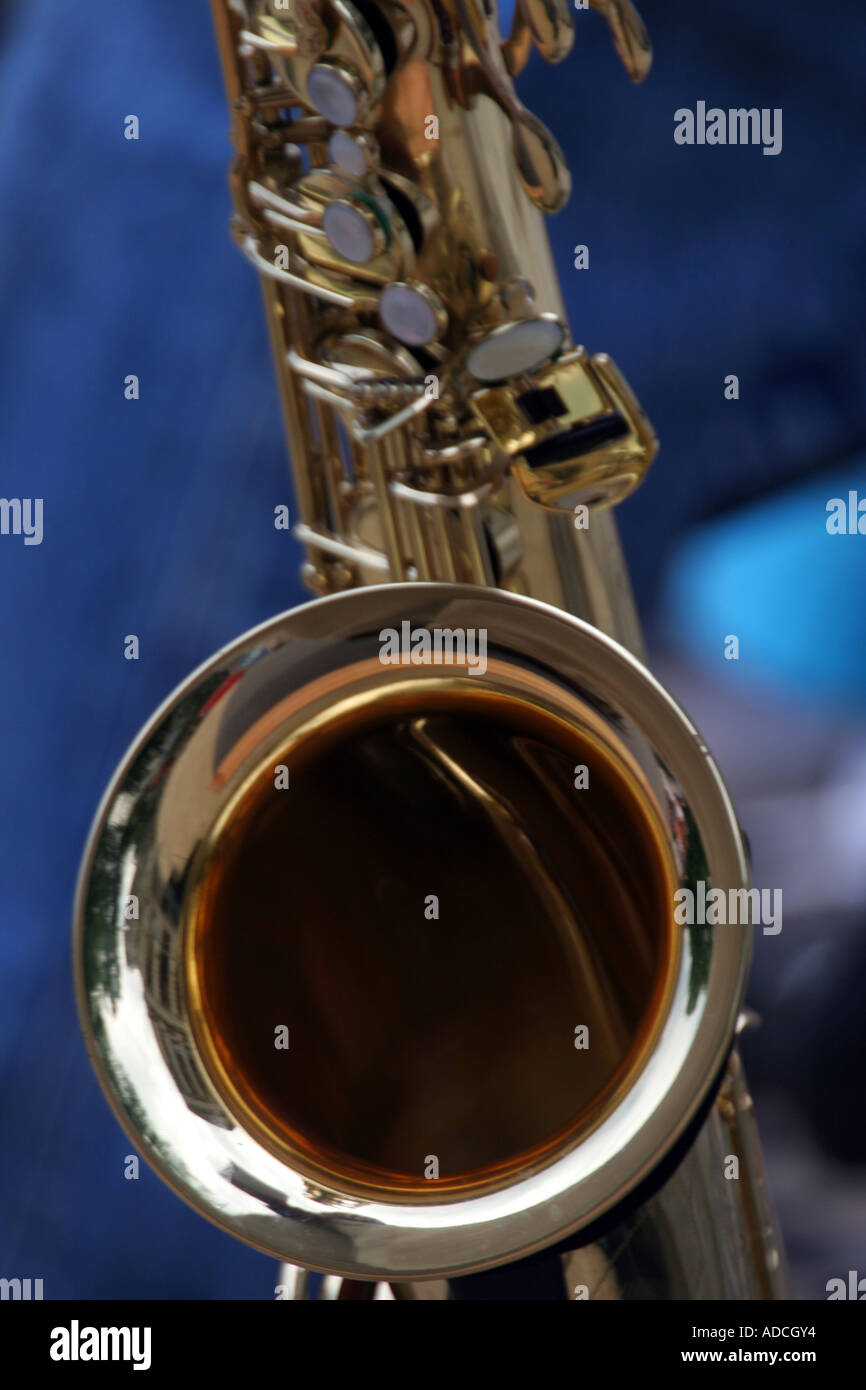 Brass sax hi-res stock photography and images - Alamy