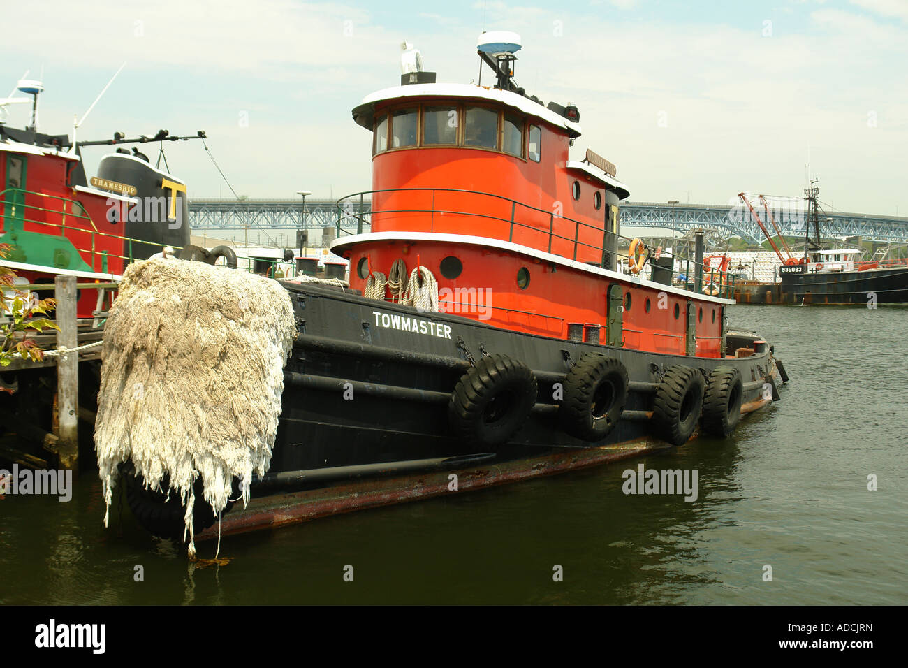AJD58394, New London, CT, Connecticut, harbor, tugboats Stock Photo - Alamy