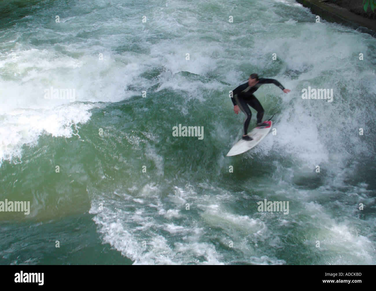 Surfen auf dem eisbach hi-res stock photography and images - Alamy