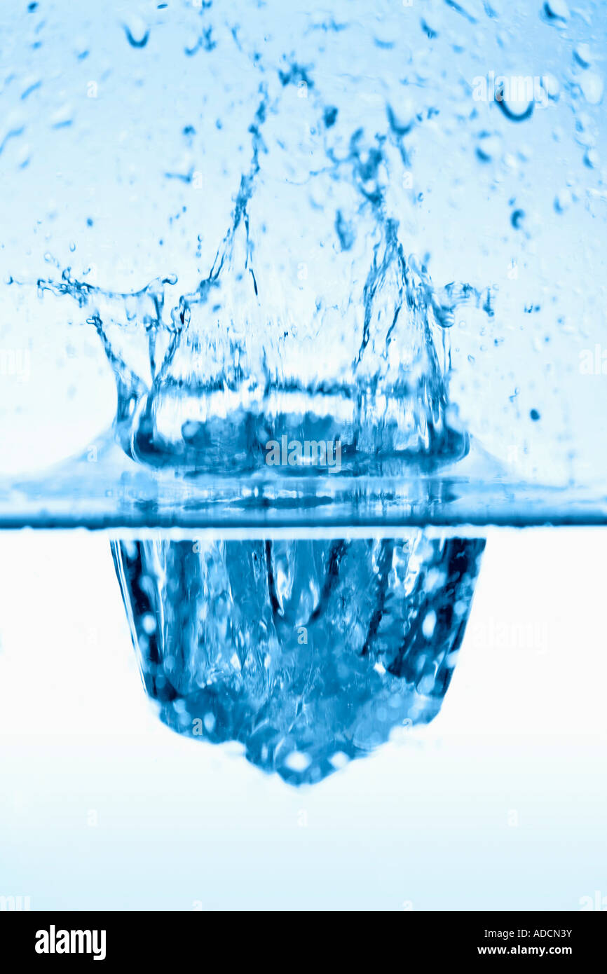 ICE CUBE SPLASHING INTO WATER Stock Photo - Alamy
