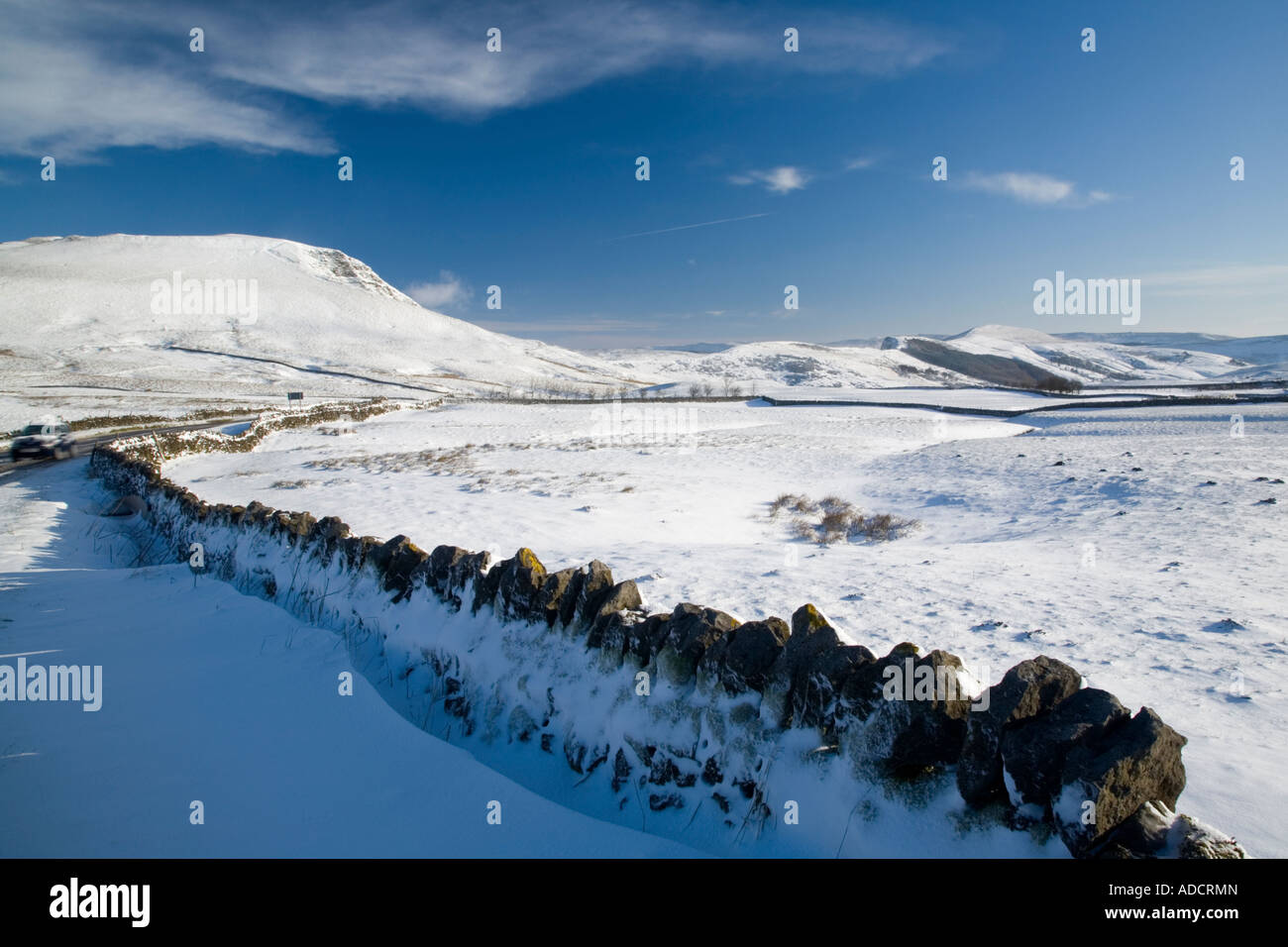 Winter snow, Mam Tor & the Great Ridge, Peak District National Park ...