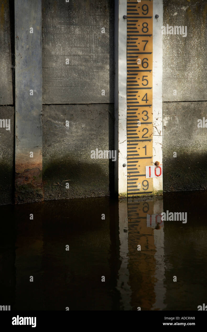 water gauge level Stock Photo - Alamy