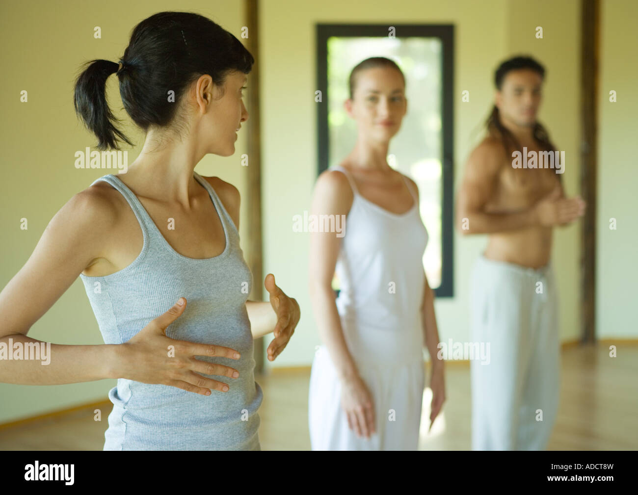 Yoga instructor speaking to class Stock Photo - Alamy