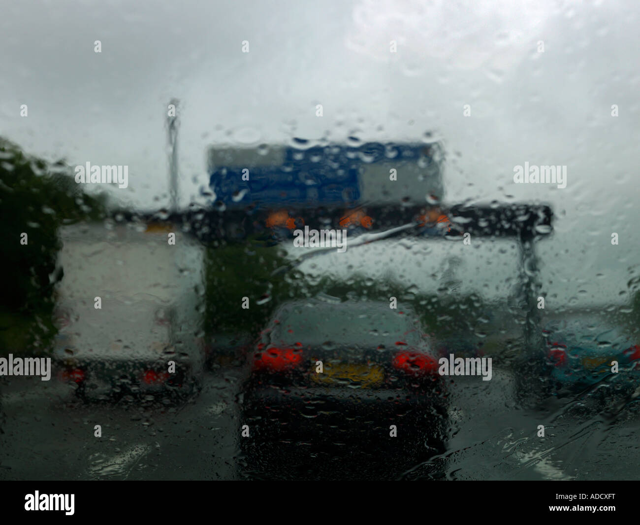 M25 traffic rain hi-res stock photography and images - Alamy