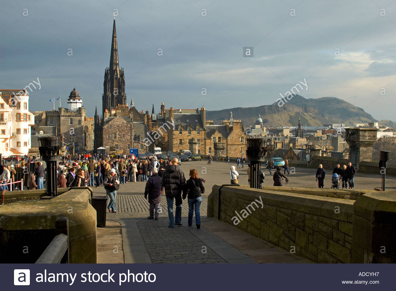 Edinburgh castle ramparts hi-res stock photography and images - Alamy