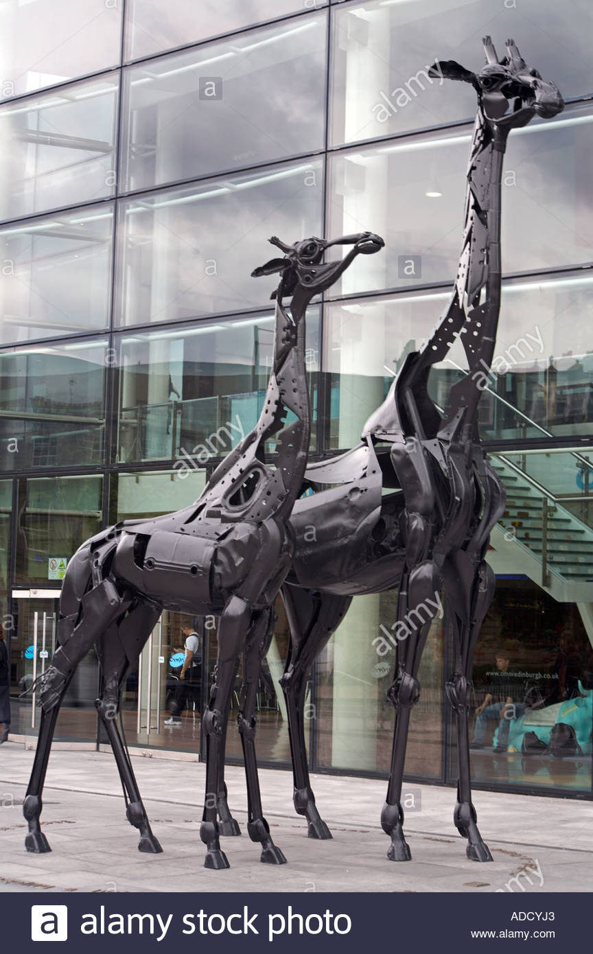 Metal giraffe sculpture hi-res stock photography and images - Alamy