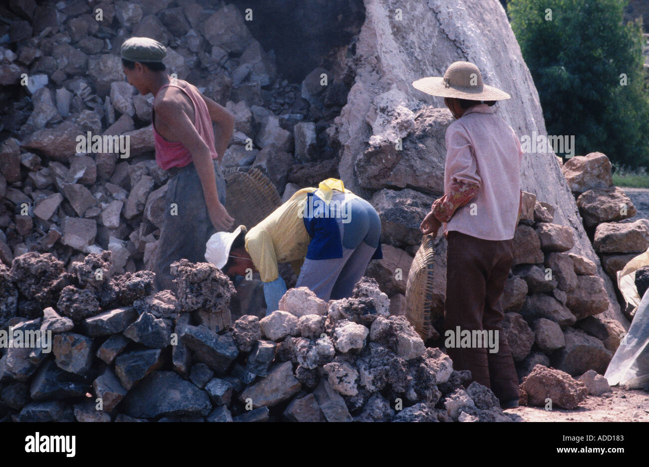 Quicklime hi-res stock photography and images - Alamy