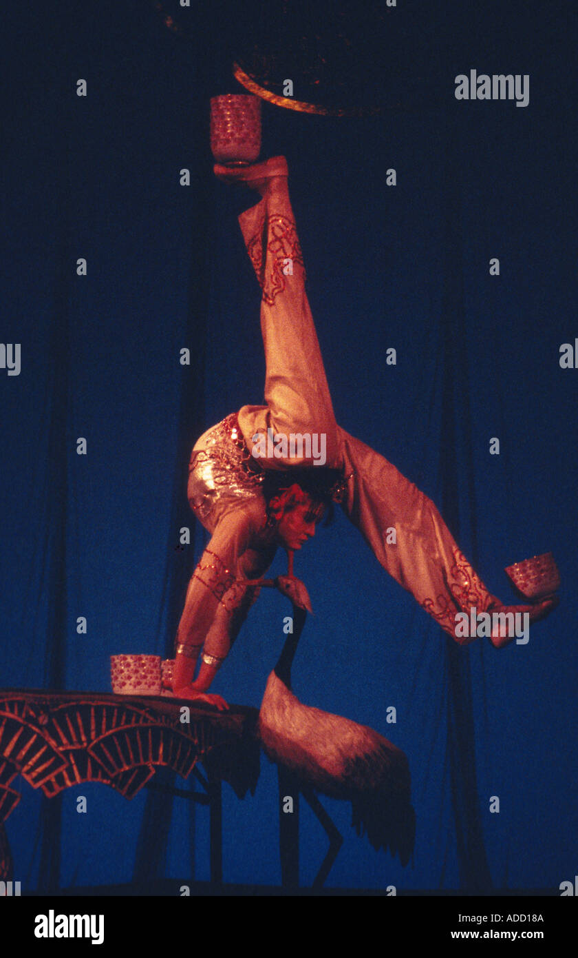 Chinese opera acrobat hi-res stock photography and images - Alamy