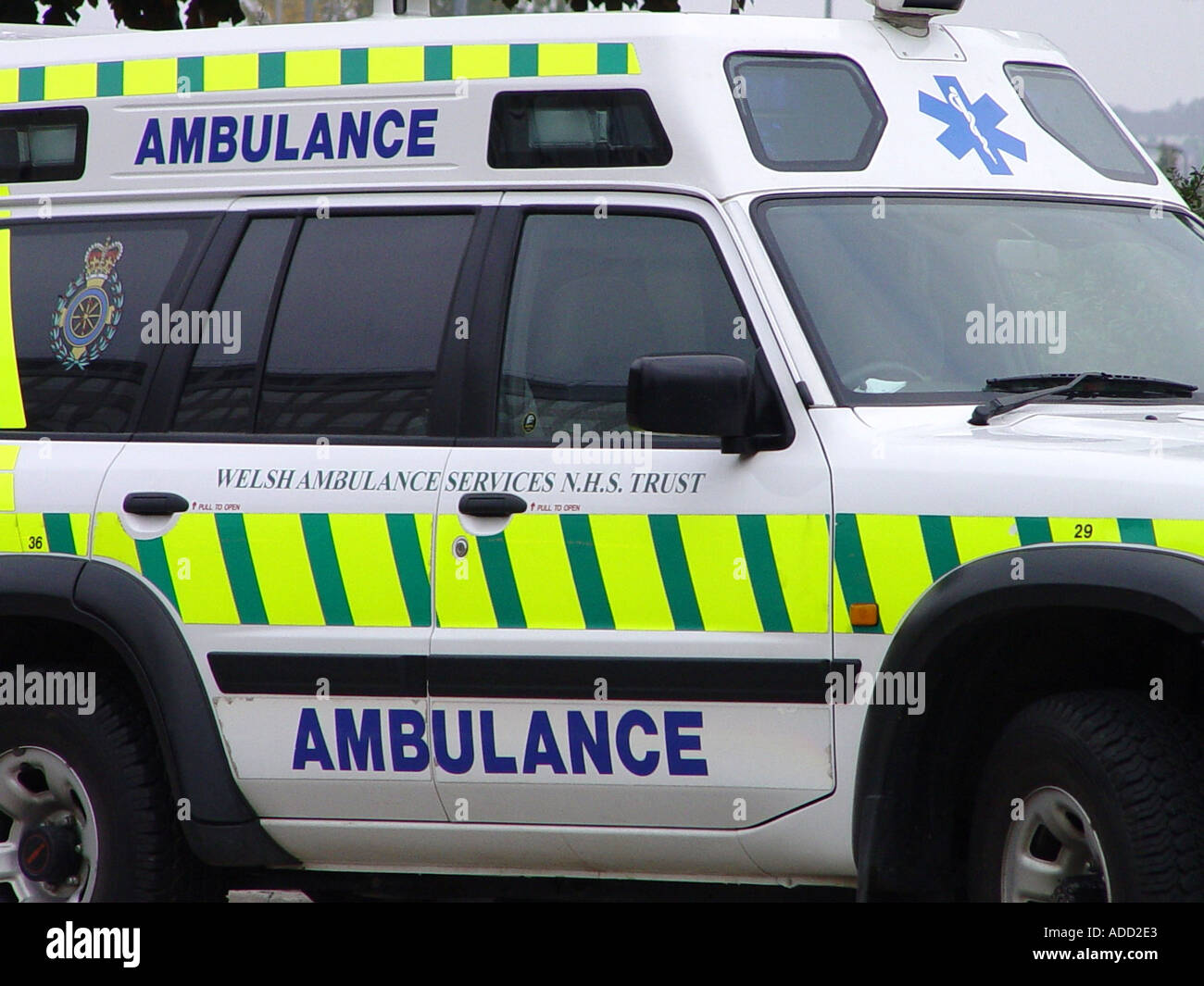 Welsh ambulance service paramedic hi-res stock photography and images ...