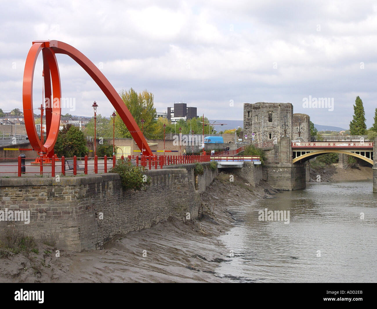 Newport city wave hi-res stock photography and images - Alamy