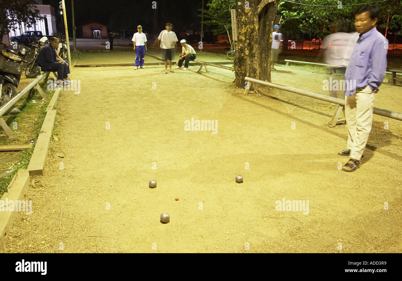 Throwing boules hi-res stock photography and images - Alamy