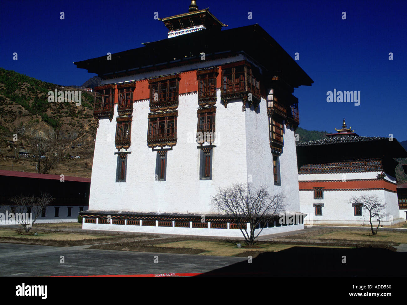 Bhutan royal palace hi-res stock photography and images - Alamy