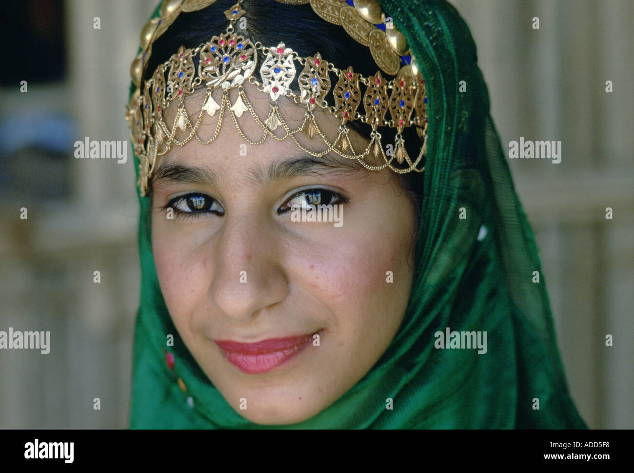 Women traditional dress oman hi-res stock photography and images - Alamy