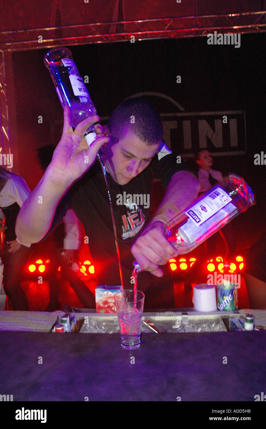 Pouring skills hi-res stock photography and images - Alamy