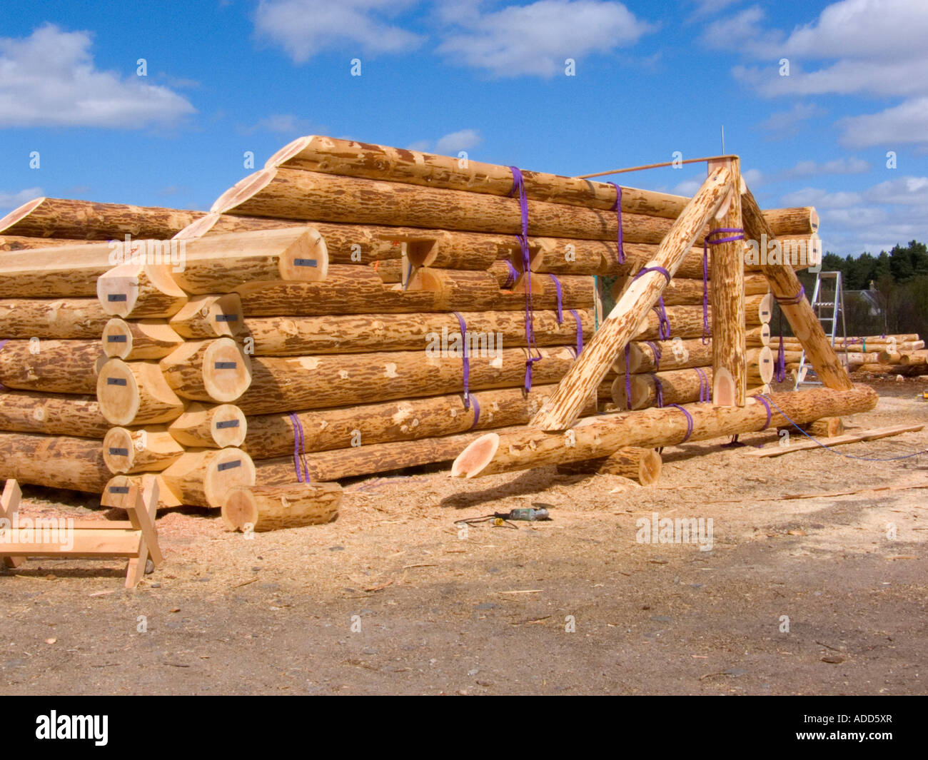 Log cabin under construction hi-res stock photography and images - Alamy