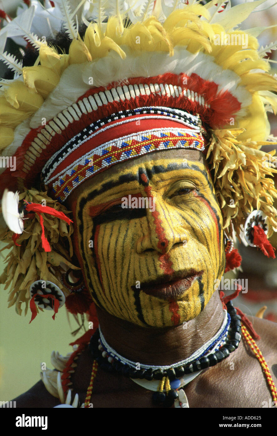 Native papuan man hi-res stock photography and images - Alamy