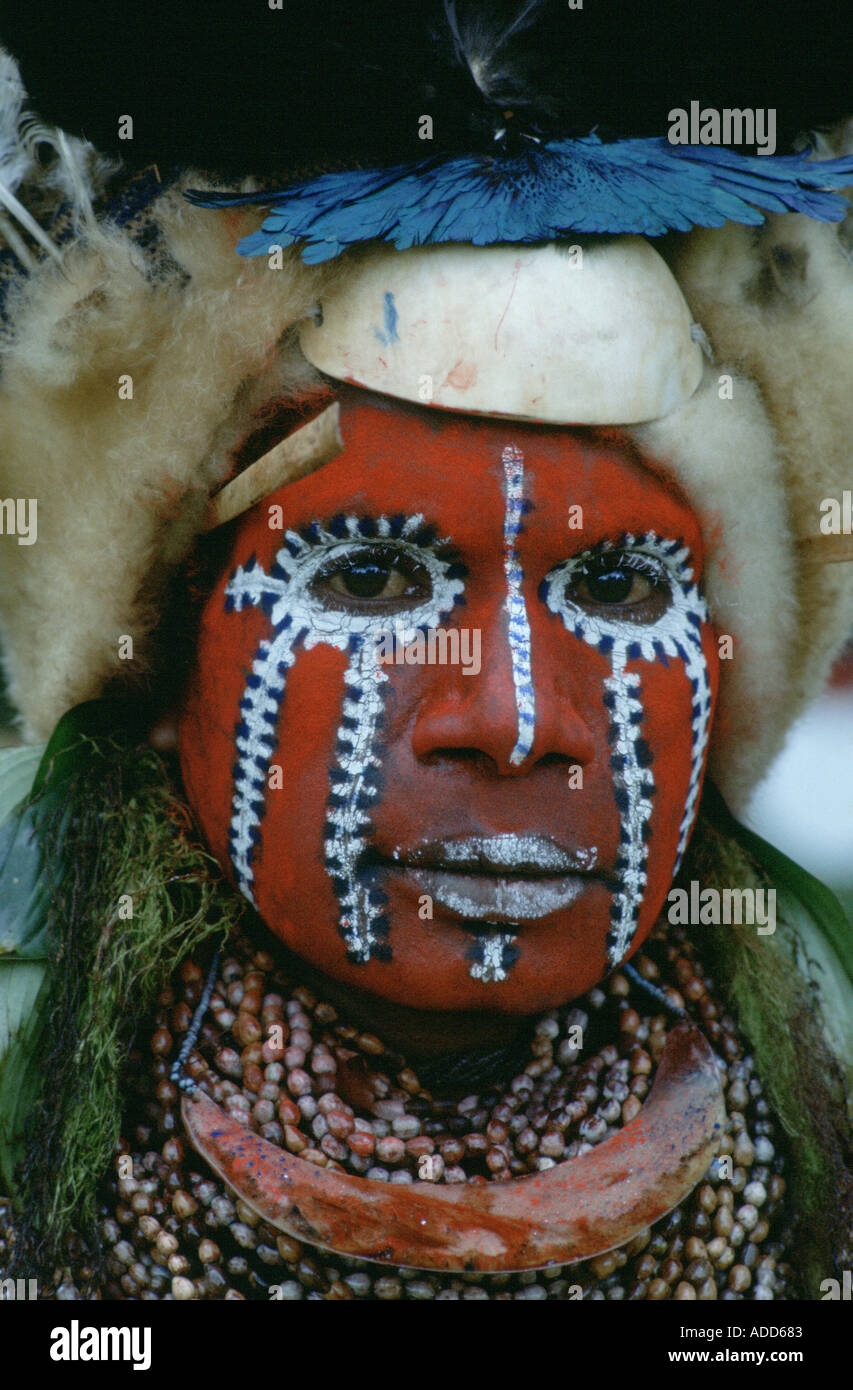 Traditional face painting papua new hi-res stock photography and images ...