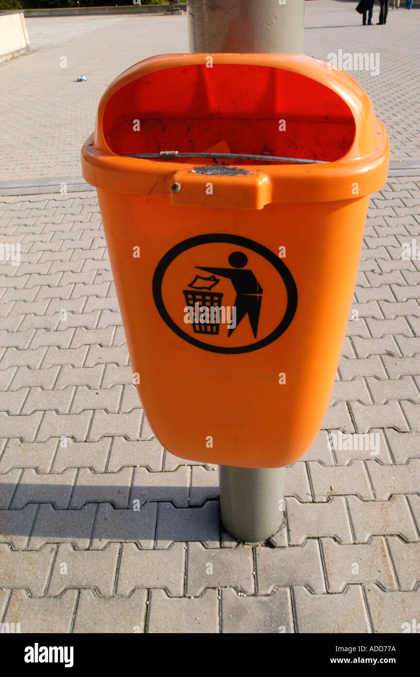 Modern dust bin hi-res stock photography and images - Alamy