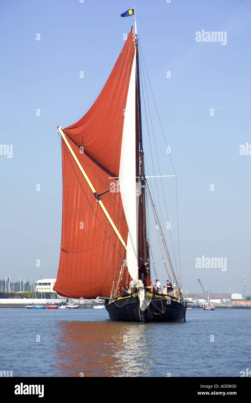 Thames sailing Barge the Mirosa Medway Thames Barge Race 2006 river ...