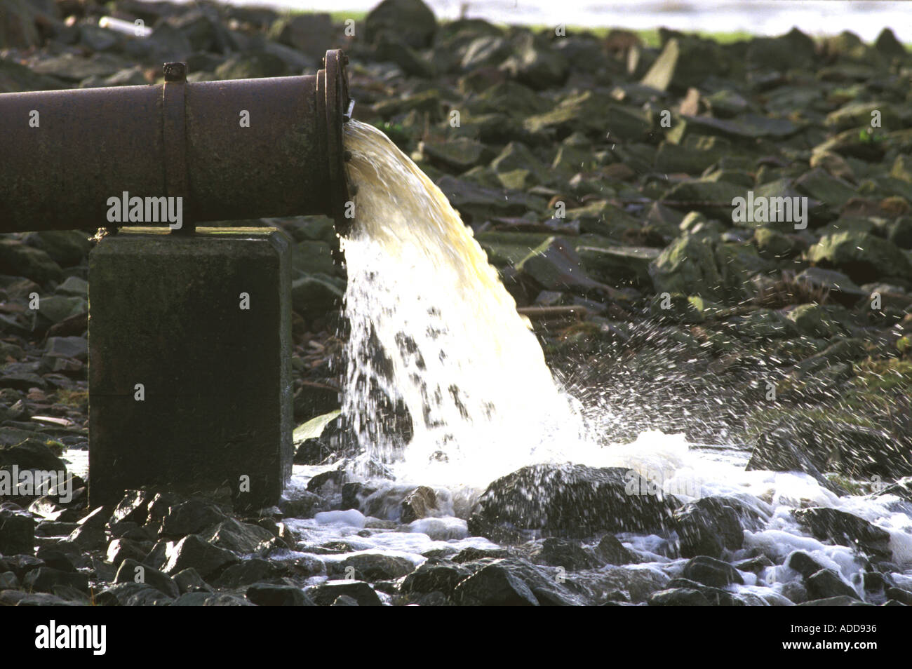 Sewage outfall uk hi-res stock photography and images - Alamy